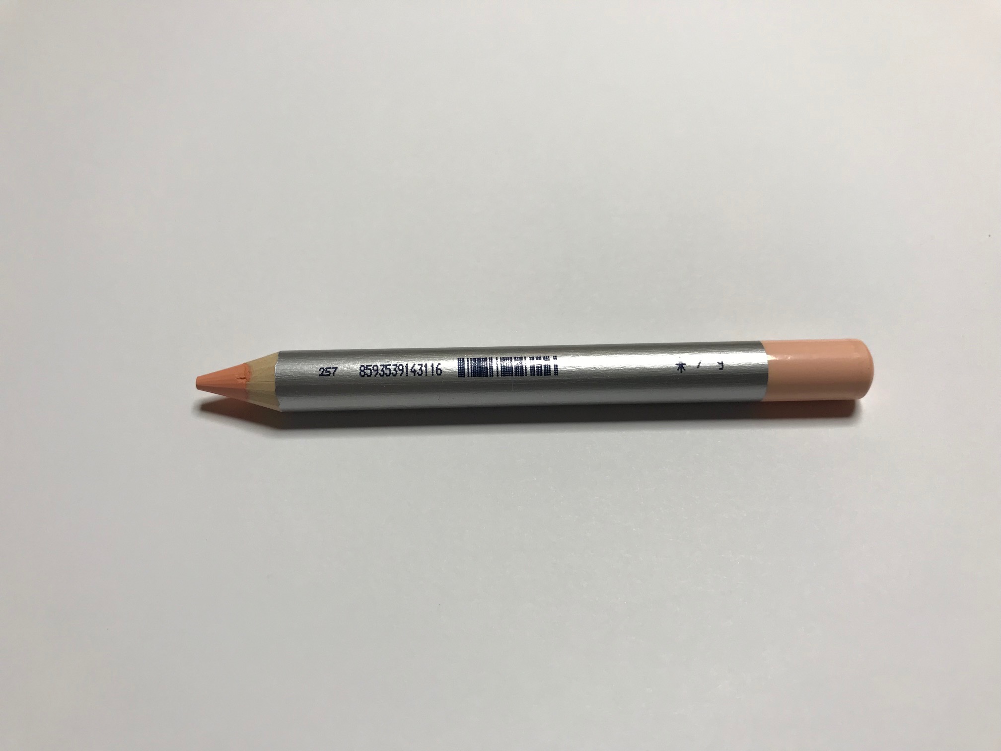 Wax - mastný pastel na domalování detailů. Snadno roztíratelný.